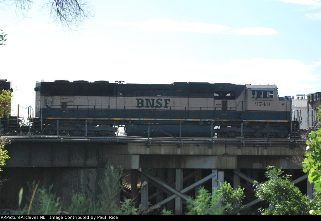 BNSF 9749